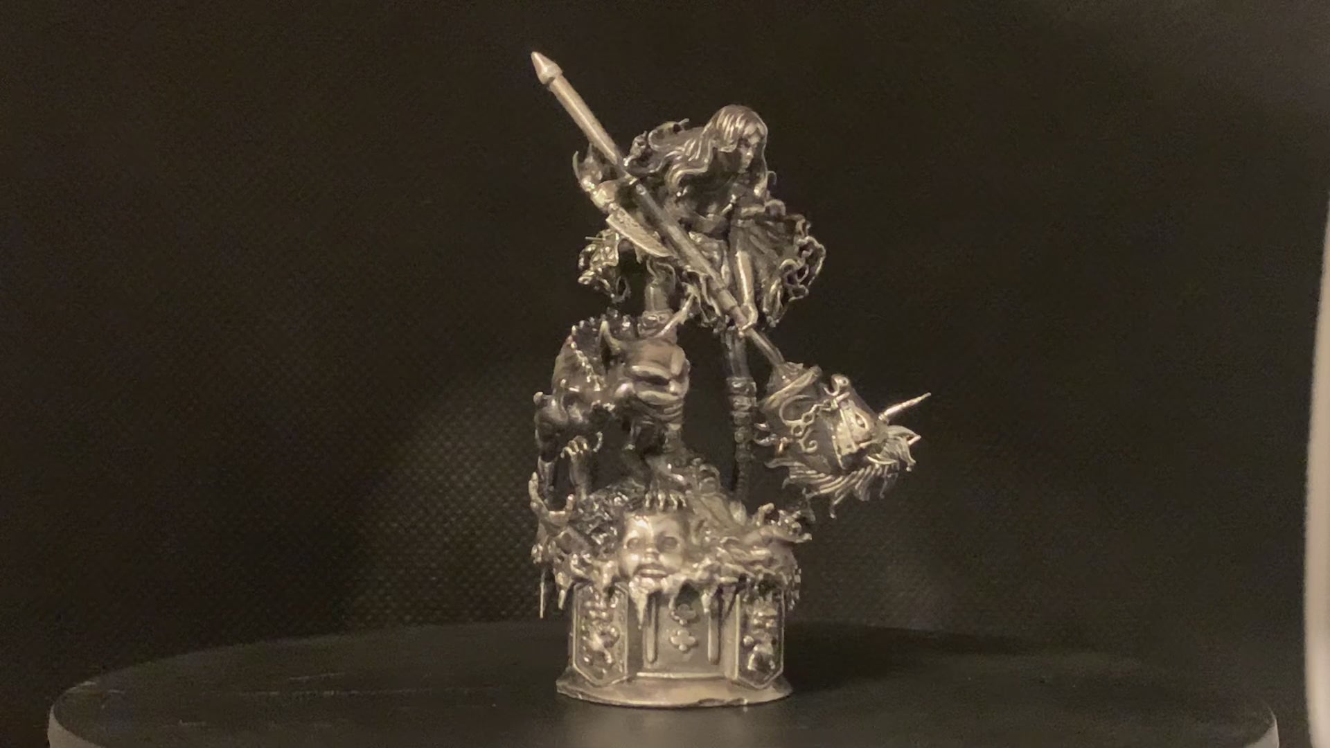 Silver Statues – Tormint